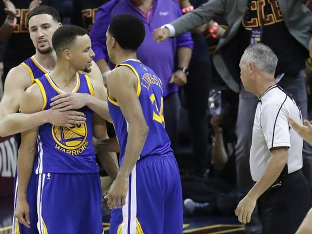 WATCH: Stephen Curry throws mouthguard at fans after fouling out of ...