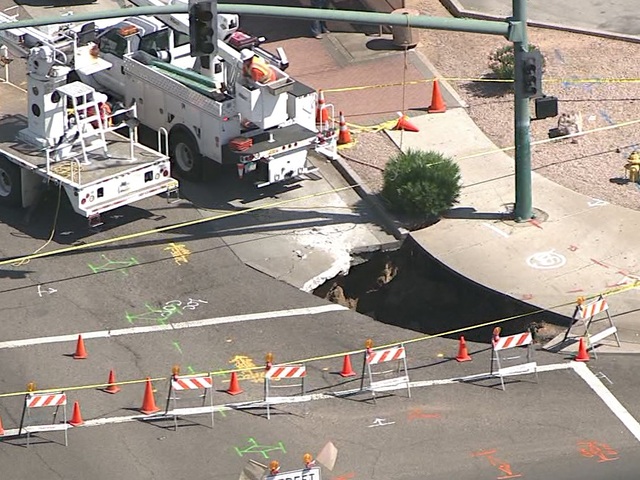 Large sinkhole opens at major Phoenix intersection - ABC15 Arizona