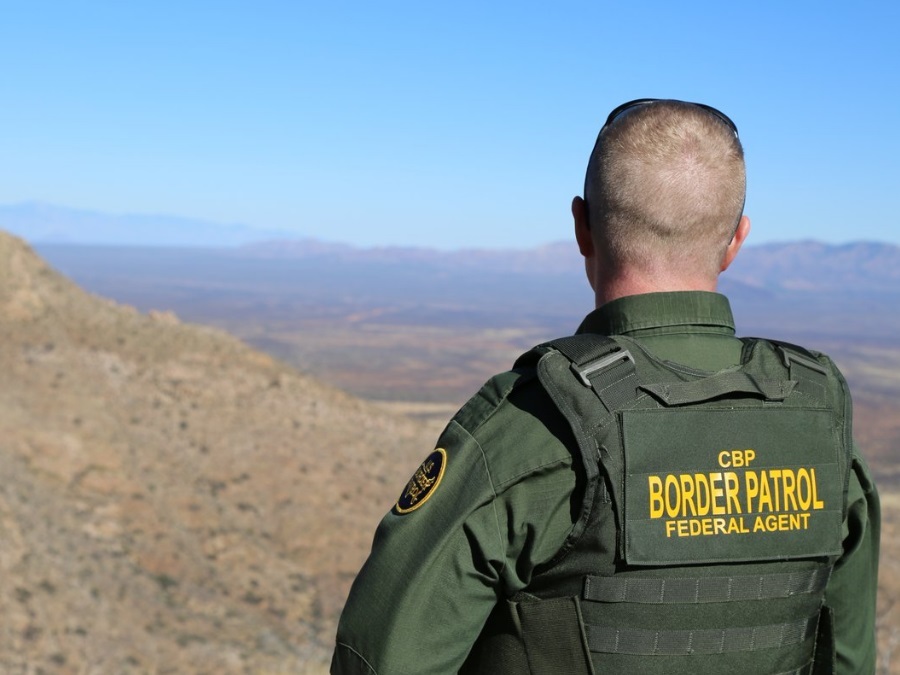Arizona group: Border Patrol agents have emptied water bottles left for ...