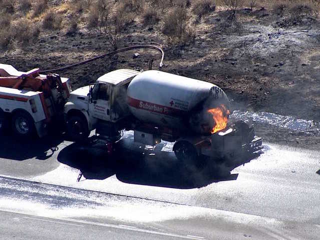 Propane Tanker Crash Sparks Brush Fire On I 17 North Of Valley Abc15