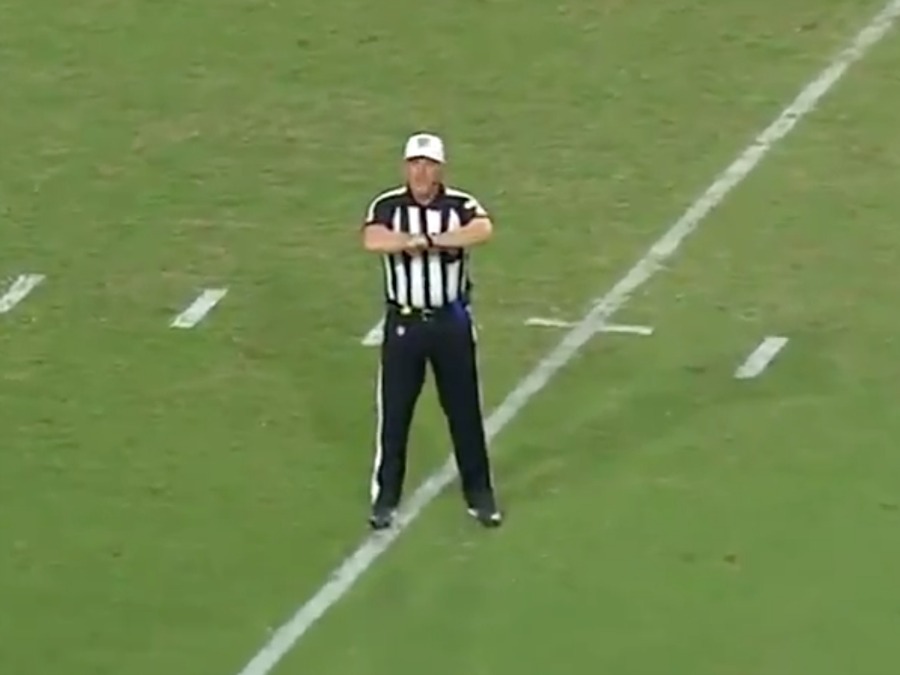 Referee's penalty call generates laughs during Cardinals-Seahawks game ...